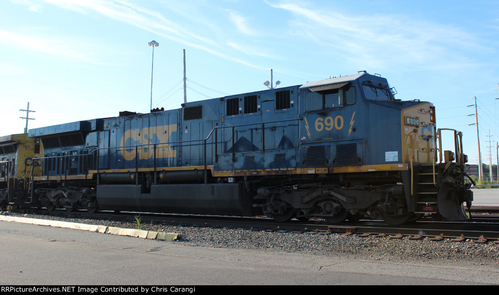 CSXT 690 on S301-24